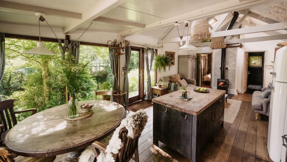 The Batman's Summerhouse, Devon | Paws & Stay